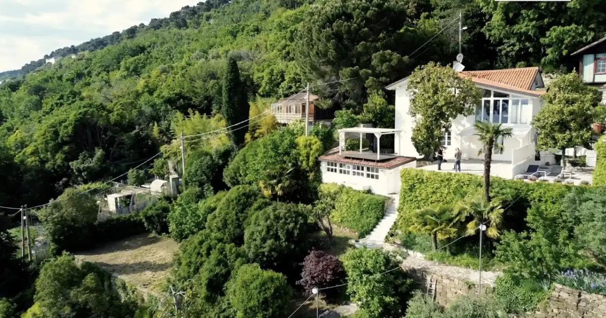 Prestigious Coastal Road villa